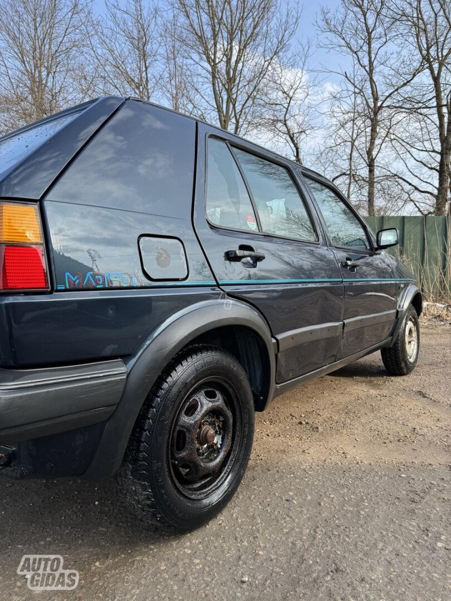 Zils Volkswagen Golf 1990 Viļņa, ar dzinēja tilpumu 1.60 L un nobraukumu 150 tūkst. km par 550 €, foto 7 vietnē AUTOMOTO.COM.LV