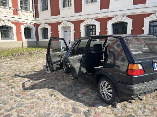 Blue Volkswagen Golf 1991 in Riga, with an engine capacity of 1.60 L and mileage of 300 thousand km for 1050 €, photo 7 on AUTOMOTO.COM.LV