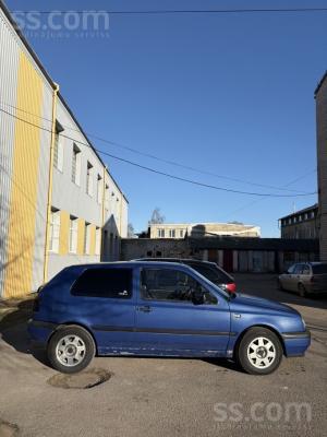 Zils Volkswagen Golf 1992 Liepāja, ar dzinēja tilpumu 1.40 L un nobraukumu 284 tūkst. km par 750 €, foto 4 vietnē AUTOMOTO.COM.LV