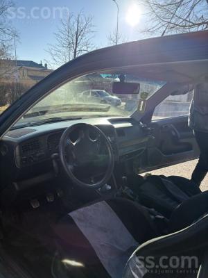 Zils Volkswagen Golf 1992 Liepāja, ar dzinēja tilpumu 1.40 L un nobraukumu 284 tūkst. km par 750 €, foto 5 vietnē AUTOMOTO.COM.LV