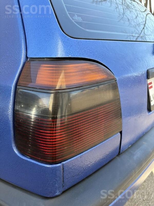 Blue Volkswagen Golf 1992 in Liepaja, with an engine capacity of 1.40 L and mileage of 284 thousand km for 750 €, photo 6 on AUTOMOTO.COM.LV