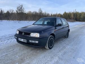 Blue Volkswagen Golf 1994 in Vilnius, with an engine capacity of 1.60 L and mileage of 136 thousand km for 950 €, photo  on AUTOMOTO.COM.LV