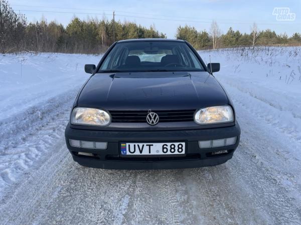 Zils Volkswagen Golf 1994 Viļņa, ar dzinēja tilpumu 1.60 L un nobraukumu 136 tūkst. km par 950 €, foto 2 vietnē AUTOMOTO.COM.LV