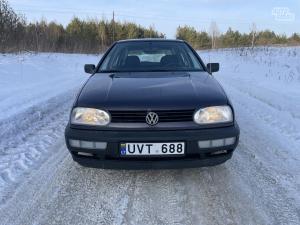 Blue Volkswagen Golf 1994 in Vilnius, with an engine capacity of 1.60 L and mileage of 136 thousand km for 950 €, photo 2 on AUTOMOTO.COM.LV