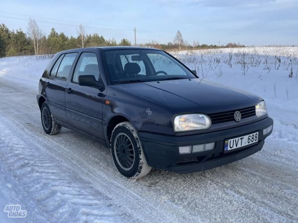 Zils Volkswagen Golf 1994 Viļņa, ar dzinēja tilpumu 1.60 L un nobraukumu 136 tūkst. km par 950 €, foto 3 vietnē AUTOMOTO.COM.LV