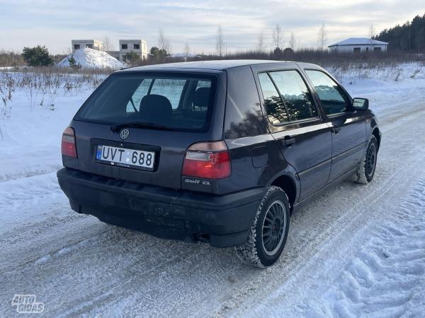 Zils Volkswagen Golf 1994 Viļņa, ar dzinēja tilpumu 1.60 L un nobraukumu 136 tūkst. km par 950 €, foto 4 vietnē AUTOMOTO.COM.LV