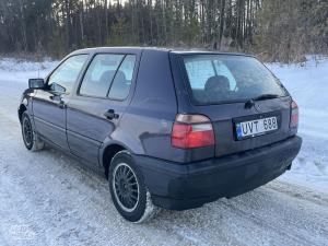 Blue Volkswagen Golf 1994 in Vilnius, with an engine capacity of 1.60 L and mileage of 136 thousand km for 950 €, photo 6 on AUTOMOTO.COM.LV