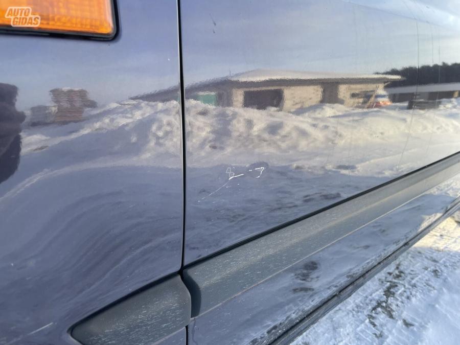 Blue Volkswagen Golf 1994 in Vilnius, with an engine capacity of 1.60 L and mileage of 136 thousand km for 950 €, photo 12 on AUTOMOTO.COM.LV