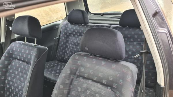Blue Volkswagen Golf 1994 in Vilnius, with an engine capacity of 1.90 L and mileage of 48 thousand km for 1050 €, photo 5 on AUTOMOTO.COM.LV