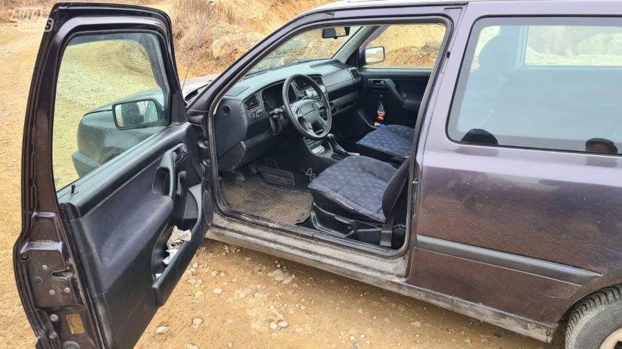 Zils Volkswagen Golf 1994 Viļņa, ar dzinēja tilpumu 1.90 L un nobraukumu 48 tūkst. km par 1050 €, foto 11 vietnē AUTOMOTO.COM.LV