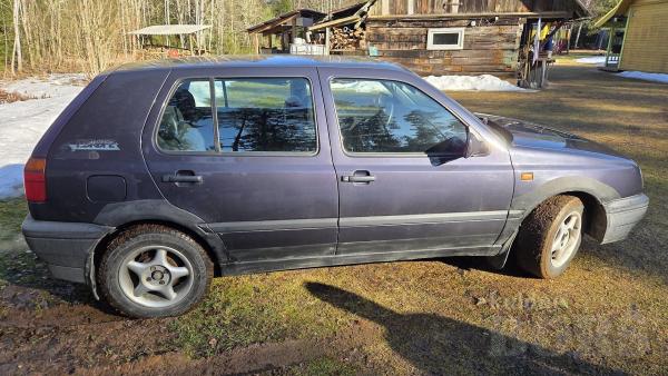Blue Volkswagen Golf 1995 in Polva, with an engine capacity of 1.60 L and mileage of 272 thousand km for 600 €, photo 2 on AUTOMOTO.COM.LV