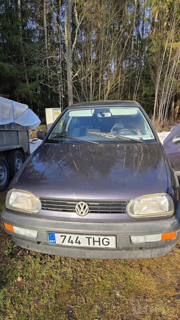 Blue Volkswagen Golf 1995 in Polva, with an engine capacity of 1.60 L and mileage of 272 thousand km for 600 €, photo 8 on AUTOMOTO.COM.LV