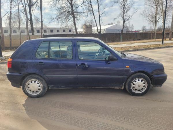 Zils Volkswagen Golf 1996 Viļņa, ar dzinēja tilpumu 1.80 L un nobraukumu 181 tūkst. km par 850 €, foto 8 vietnē AUTOMOTO.COM.LV