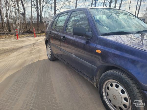 Zils Volkswagen Golf 1996 Viļņa, ar dzinēja tilpumu 1.80 L un nobraukumu 181 tūkst. km par 850 €, foto 10 vietnē AUTOMOTO.COM.LV