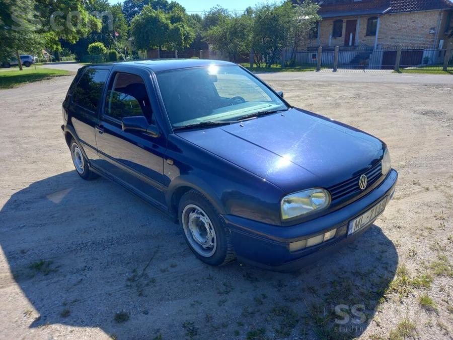 Zils Volkswagen Golf 1996 Kuldīga, ar dzinēja tilpumu 1.80 L un nobraukumu 235 tūkst. km par 1000 €, foto 3 vietnē AUTOMOTO.COM.LV