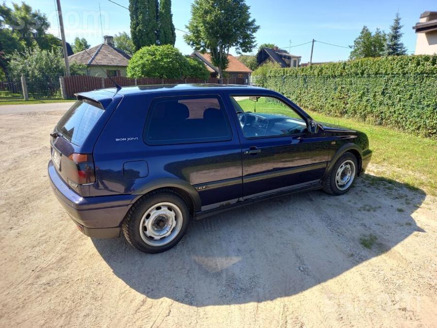 Zils Volkswagen Golf 1996 Kuldīga, ar dzinēja tilpumu 1.80 L un nobraukumu 235 tūkst. km par 1000 €, foto 4 vietnē AUTOMOTO.COM.LV