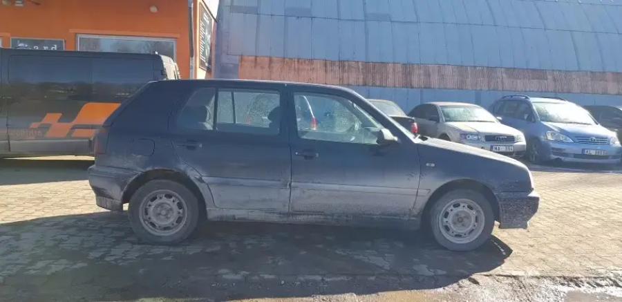 Zils Volkswagen Golf 1997 Valmiera, ar dzinēja tilpumu 1.40 L un nobraukumu 392 tūkst. km par 460 €, foto 3 vietnē AUTOMOTO.COM.LV