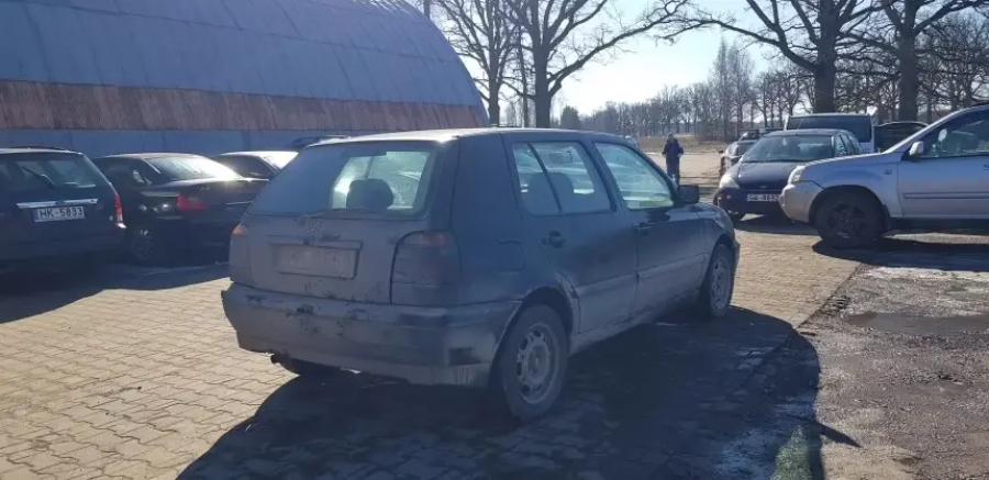 Zils Volkswagen Golf 1997 Valmiera, ar dzinēja tilpumu 1.40 L un nobraukumu 392 tūkst. km par 460 €, foto 4 vietnē AUTOMOTO.COM.LV