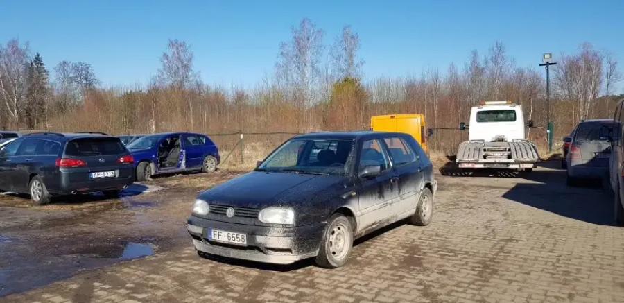 Zils Volkswagen Golf 1997 Valmiera, ar dzinēja tilpumu 1.40 L un nobraukumu 392 tūkst. km par 460 €, foto 8 vietnē AUTOMOTO.COM.LV
