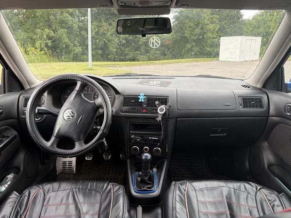 Blue Volkswagen Golf 1997 in Kohtla-Jarve, with an engine capacity of 1.90 L and mileage of 303 thousand km for 2400 €, photo 5 on AUTOMOTO.COM.LV
