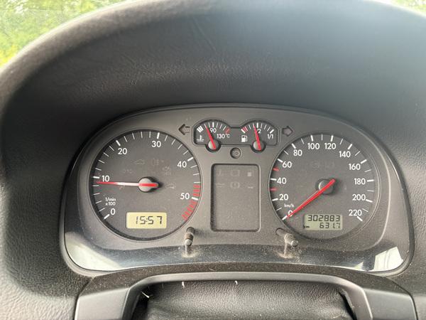 Blue Volkswagen Golf 1997 in Kohtla-Jarve, with an engine capacity of 1.90 L and mileage of 303 thousand km for 2400 €, photo 7 on AUTOMOTO.COM.LV