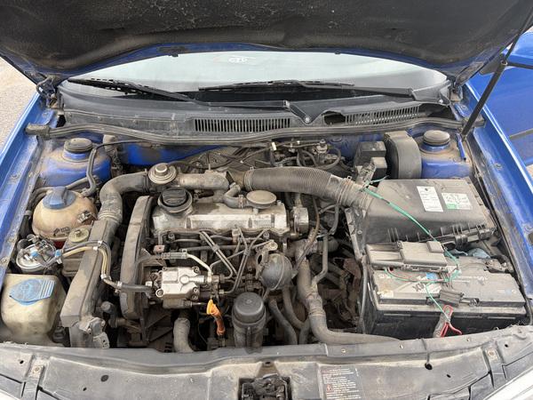 Blue Volkswagen Golf 1997 in Kohtla-Jarve, with an engine capacity of 1.90 L and mileage of 303 thousand km for 2400 €, photo 8 on AUTOMOTO.COM.LV
