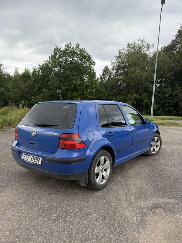 Blue Volkswagen Golf 1997 in Kohtla-Jarve, with an engine capacity of 1.90 L and mileage of 303 thousand km for 2400 €, photo 10 on AUTOMOTO.COM.LV