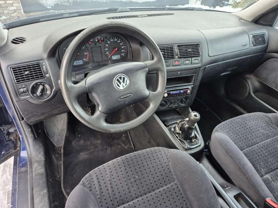 Zils Volkswagen Golf 1998 Klaipėda, ar dzinēja tilpumu 1.39 L un nobraukumu 288 tūkst. km par 1000 €, foto 4 vietnē AUTOMOTO.COM.LV