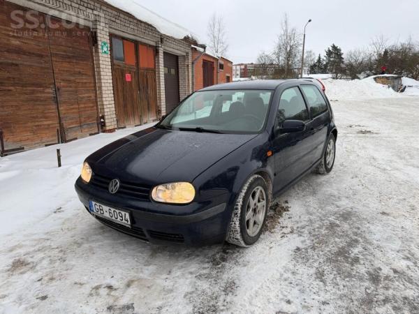 Zils Volkswagen Golf 1998 Tukums, ar dzinēja tilpumu 1.40 L un nobraukumu 340 tūkst. km par 990 €, foto 1 vietnē AUTOMOTO.COM.LV