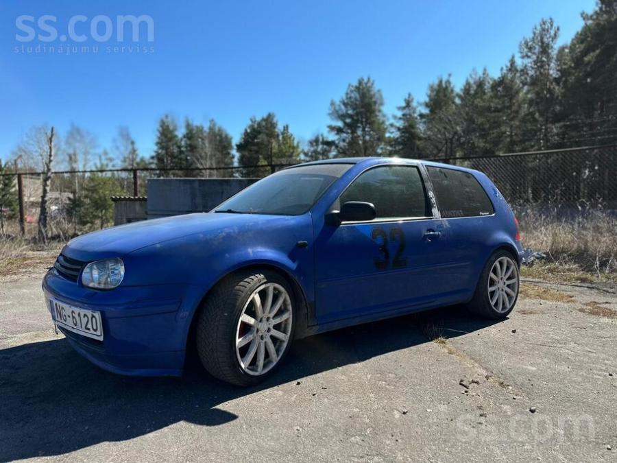 Blue Volkswagen Golf 1998 in Riga, with an engine capacity of 1.60 L and mileage of 321 thousand km for 1100 €, photo 3 on AUTOMOTO.COM.LV