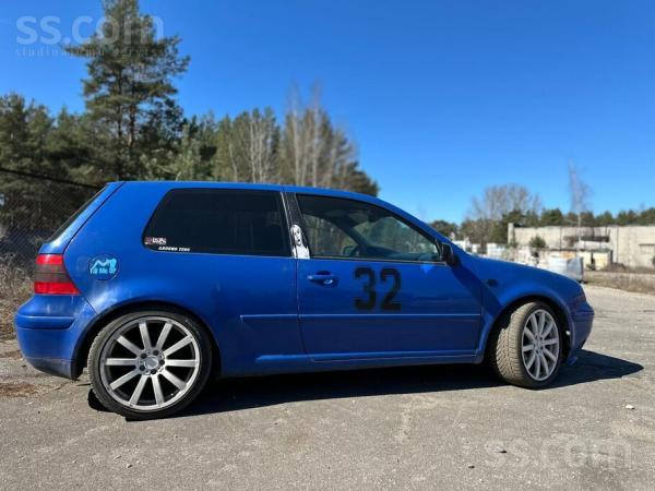 Blue Volkswagen Golf 1998 in Riga, with an engine capacity of 1.60 L and mileage of 321 thousand km for 1100 €, photo 3 on AUTOMOTO.COM.LV