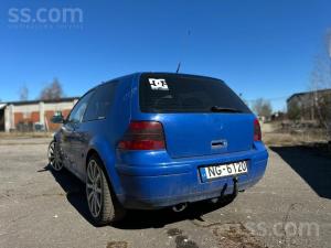 Blue Volkswagen Golf 1998 in Riga, with an engine capacity of 1.60 L and mileage of 321 thousand km for 1100 €, photo 5 on AUTOMOTO.COM.LV