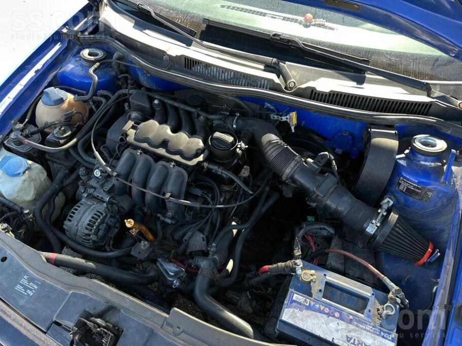 Blue Volkswagen Golf 1998 in Riga, with an engine capacity of 1.60 L and mileage of 321 thousand km for 1100 €, photo 6 on AUTOMOTO.COM.LV