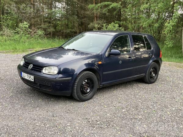 Zils Volkswagen Golf 1998 Liepāja, ar dzinēja tilpumu 1.60 L un nobraukumu 396 tūkst. km par 800 €, foto 1 vietnē AUTOMOTO.COM.LV