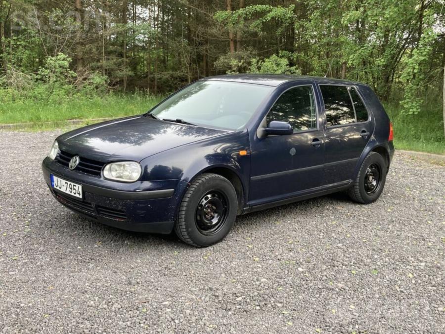 Blue Volkswagen Golf 1998 in Liepaja, with an engine capacity of 1.60 L and mileage of 396 thousand km for 800 €, photo 1 on AUTOMOTO.COM.LV