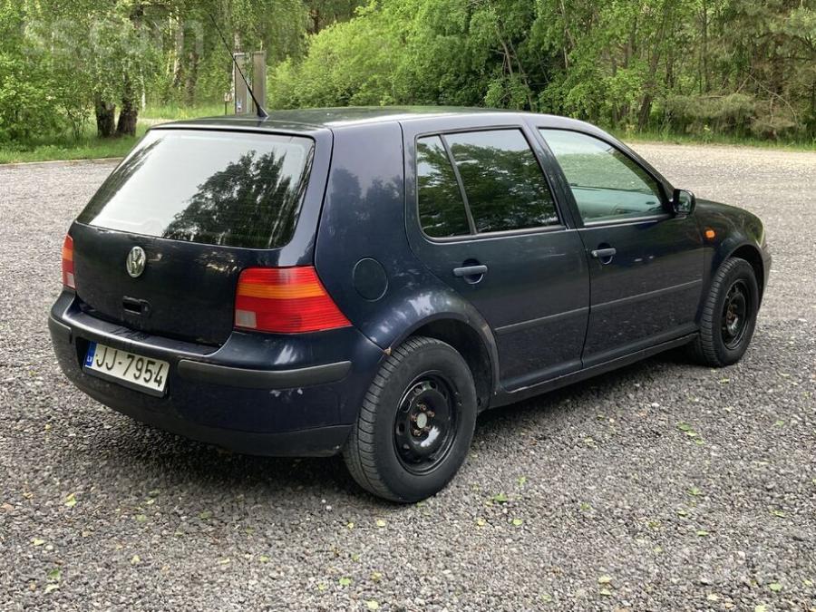 Blue Volkswagen Golf 1998 in Liepaja, with an engine capacity of 1.60 L and mileage of 396 thousand km for 800 €, photo 6 on AUTOMOTO.COM.LV