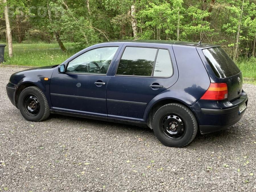 Blue Volkswagen Golf 1998 in Liepaja, with an engine capacity of 1.60 L and mileage of 396 thousand km for 800 €, photo 8 on AUTOMOTO.COM.LV