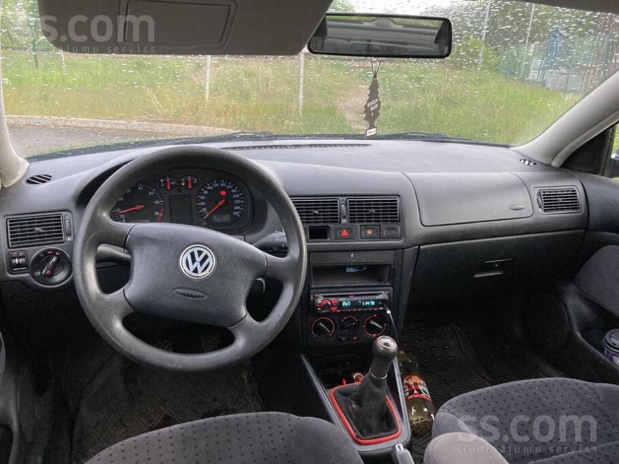 Blue Volkswagen Golf 1998 in Liepaja, with an engine capacity of 1.60 L and mileage of 396 thousand km for 800 €, photo 10 on AUTOMOTO.COM.LV