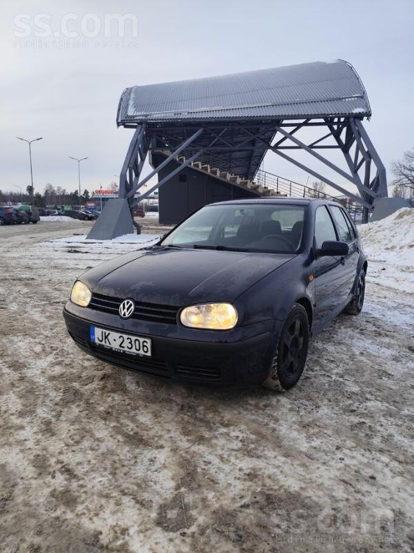 Zils Volkswagen Golf 1998 Valmiera, ar dzinēja tilpumu 1.40 L un nobraukumu 266 tūkst. km par 1000 €, foto 1 vietnē AUTOMOTO.COM.LV