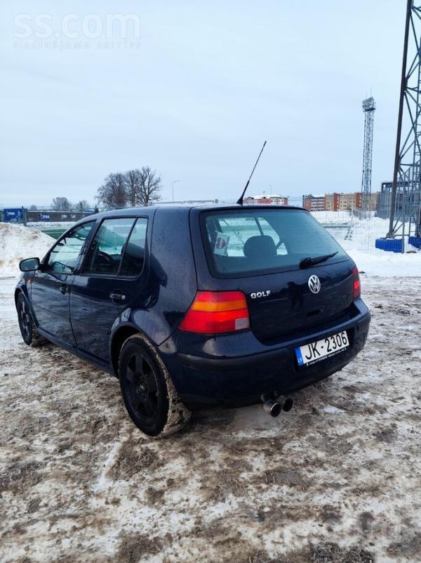 Zils Volkswagen Golf 1998 Valmiera, ar dzinēja tilpumu 1.40 L un nobraukumu 266 tūkst. km par 1000 €, foto 4 vietnē AUTOMOTO.COM.LV