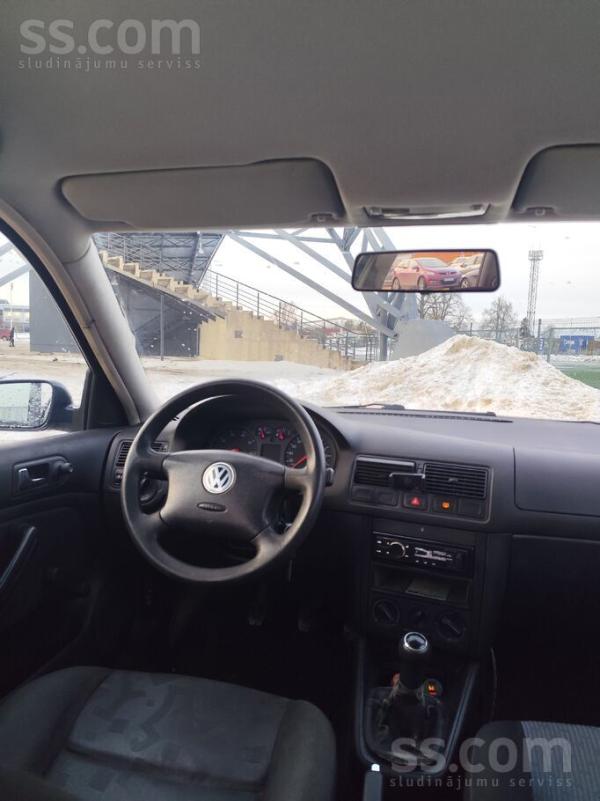 Zils Volkswagen Golf 1998 Valmiera, ar dzinēja tilpumu 1.40 L un nobraukumu 266 tūkst. km par 1000 €, foto 5 vietnē AUTOMOTO.COM.LV