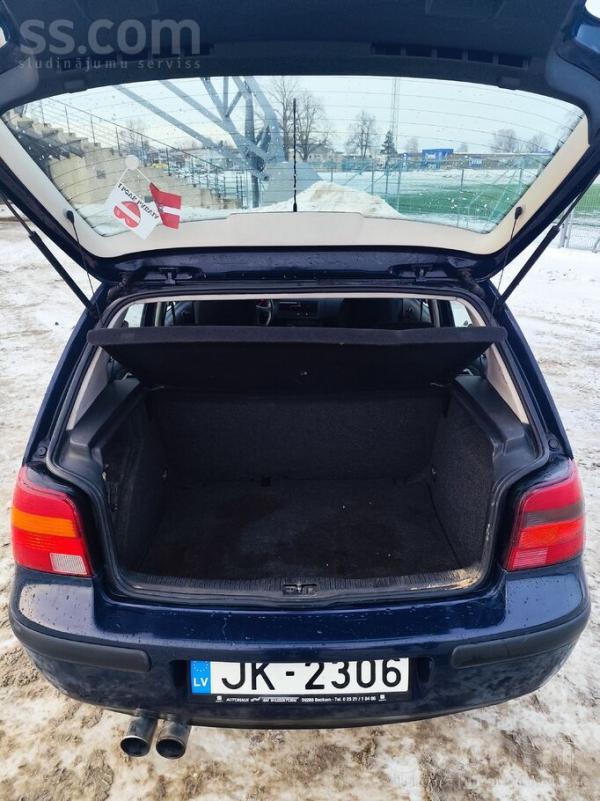 Zils Volkswagen Golf 1998 Valmiera, ar dzinēja tilpumu 1.40 L un nobraukumu 266 tūkst. km par 1000 €, foto 6 vietnē AUTOMOTO.COM.LV