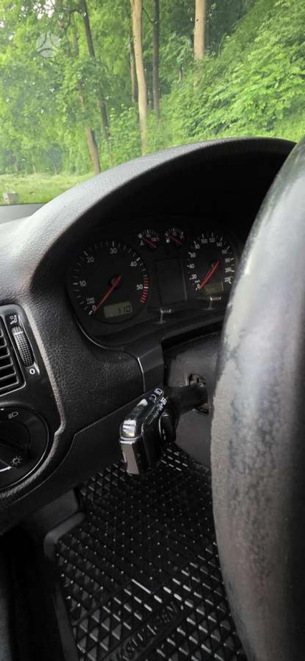Zils Volkswagen Golf 1998 Jonava, ar dzinēja tilpumu 1.90 L un nobraukumu 421 tūkst. km par 950 €, foto 9 vietnē AUTOMOTO.COM.LV