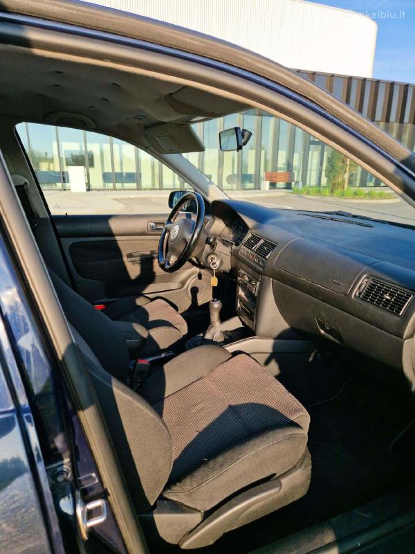 Blue Volkswagen Golf 1998 in Rokiskis, with an engine capacity of 1.60 L and mileage of 188 thousand km for 1300 €, photo 5 on AUTOMOTO.COM.LV