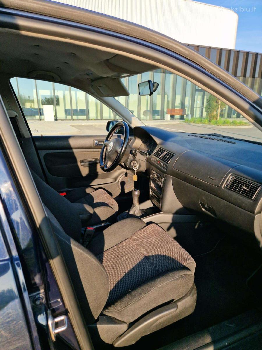 Blue Volkswagen Golf 1998 in Rokiskis, with an engine capacity of 1.60 L and mileage of 188 thousand km for 1300 €, photo 6 on AUTOMOTO.COM.LV