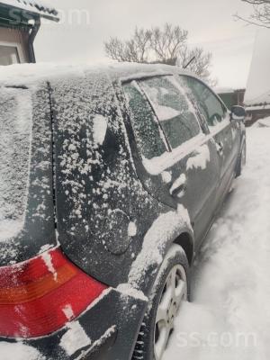 Zils Volkswagen Golf 1998 Krāslava, ar dzinēja tilpumu 1.60 L un nobraukumu 352 tūkst. km par 850 €, foto 4 vietnē AUTOMOTO.COM.LV