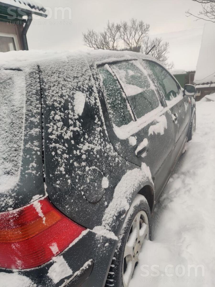 Zils Volkswagen Golf 1998 Krāslava, ar dzinēja tilpumu 1.60 L un nobraukumu 352 tūkst. km par 850 €, foto 4 vietnē AUTOMOTO.COM.LV