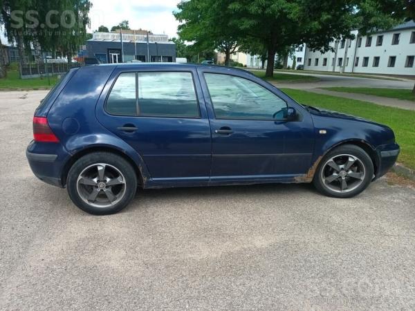 Zils Volkswagen Golf 1998 Cēsis, ar dzinēja tilpumu 1.60 L un nobraukumu 336 tūkst. km par 900 €, foto 3 vietnē AUTOMOTO.COM.LV