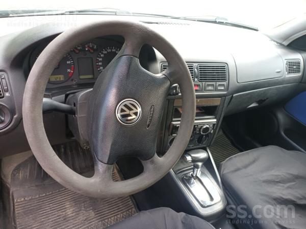 Zils Volkswagen Golf 1998 Cēsis, ar dzinēja tilpumu 1.60 L un nobraukumu 336 tūkst. km par 900 €, foto 5 vietnē AUTOMOTO.COM.LV