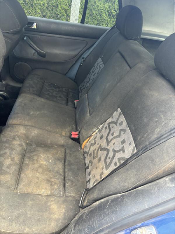 Zils Volkswagen Golf 1998 Kunda, ar dzinēja tilpumu 1.90 L un nobraukumu 463 tūkst. km par 750 €, foto 5 vietnē AUTOMOTO.COM.LV
